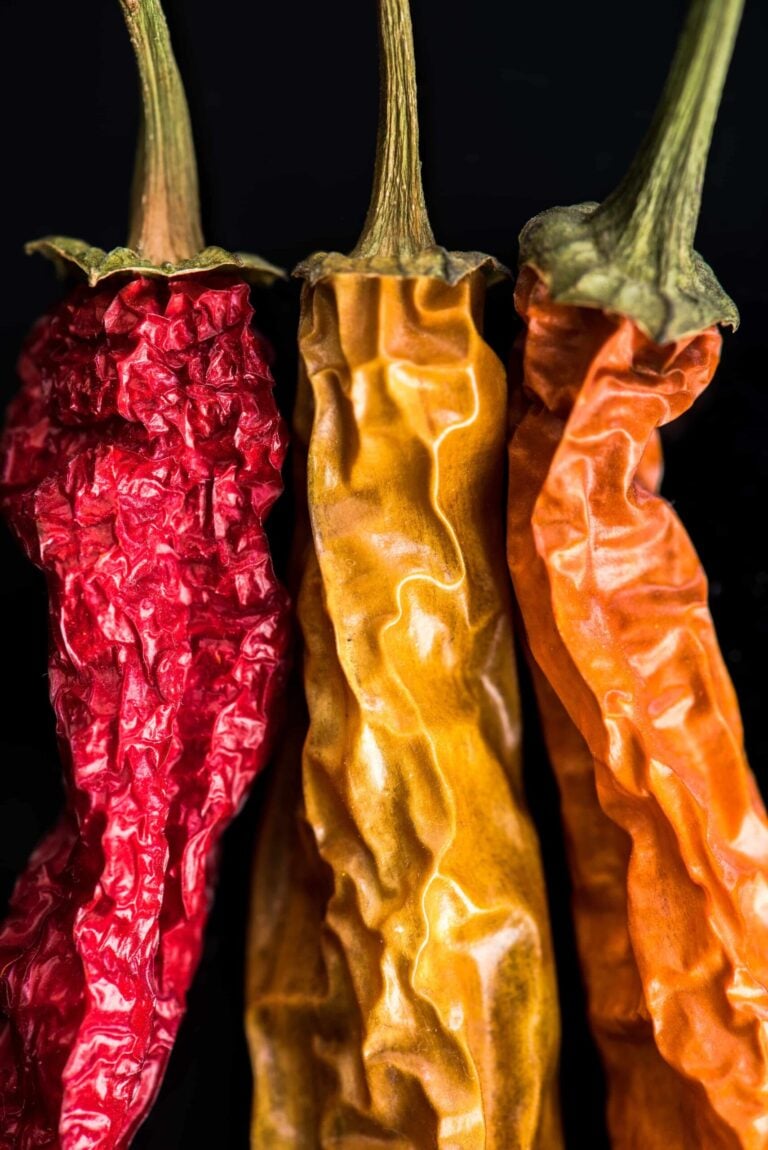 When To Pick Peppers (& How) + Best Tips For 12 Different Varieties ...